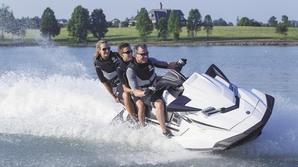 2016-Yamaha-FX-Cruiser-SHO-EU-Pure-White-Action-001 | Døskeland Marine AS